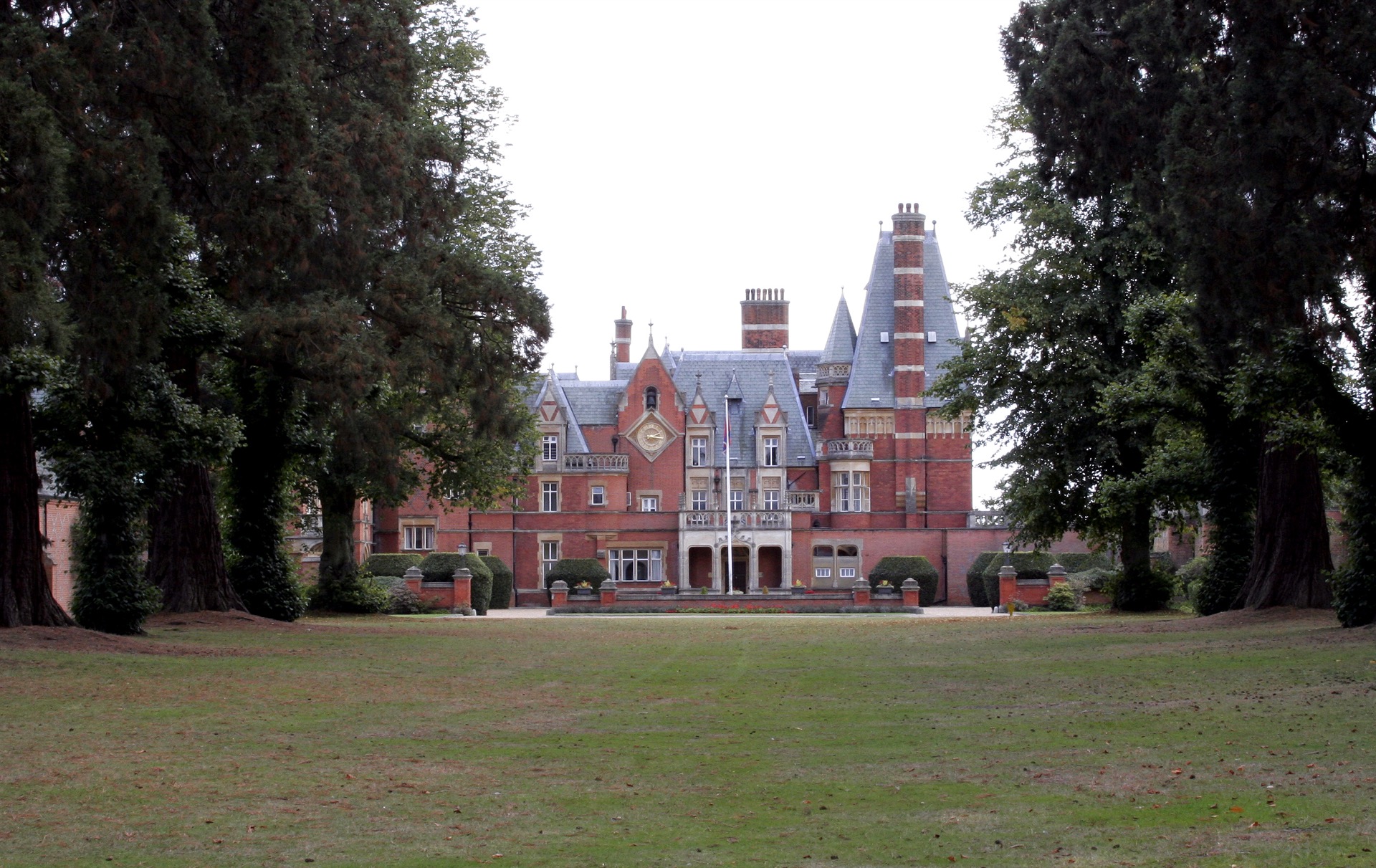 Minley Manor | Ad Locations : Ad Locations